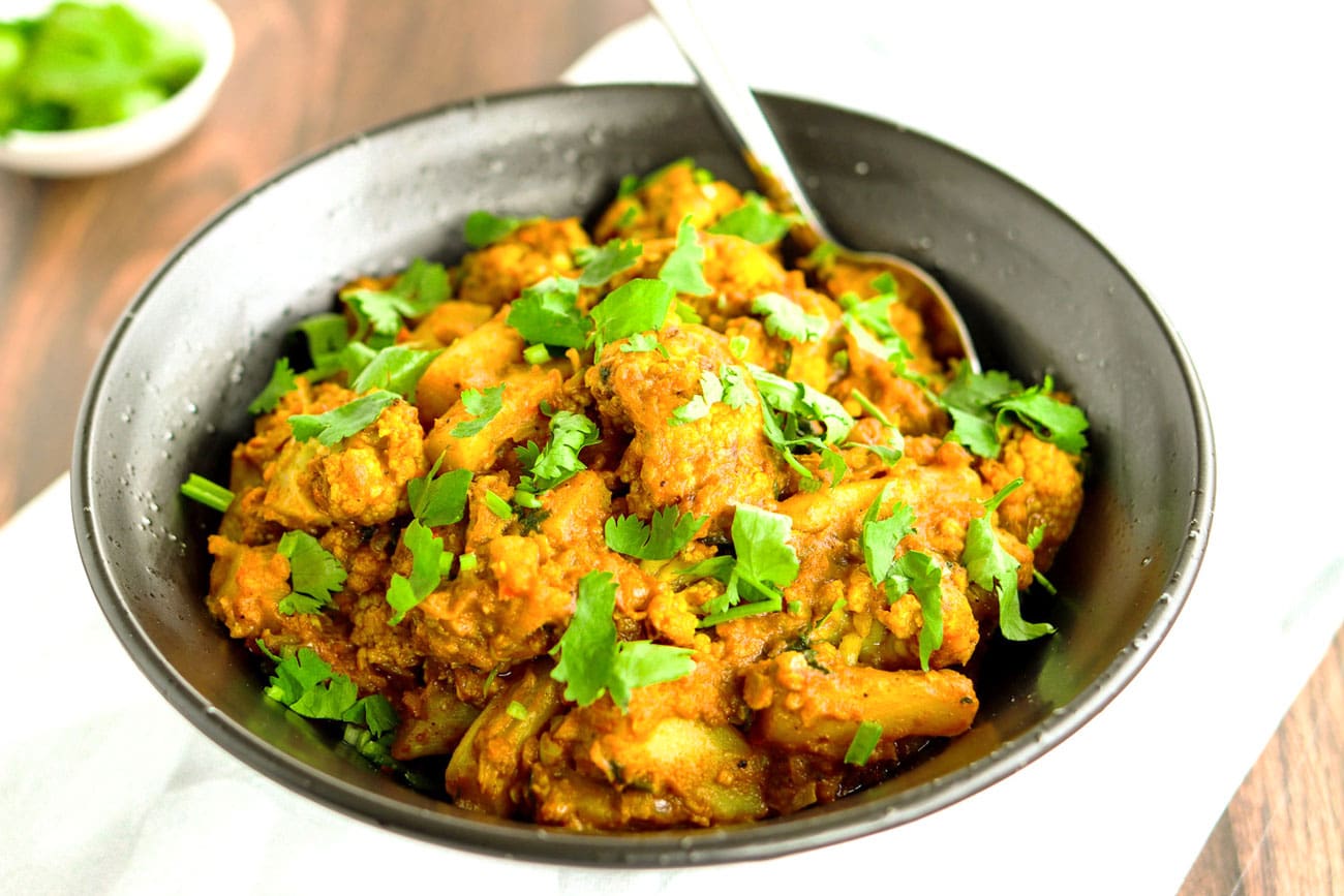 Cauliflower and Potato Indo-Thai Dry Curry - That Spicy Chick