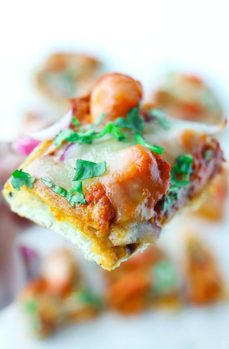 Chicken Tikka Naanza (Naan Pizza!) - That Spicy Chick
