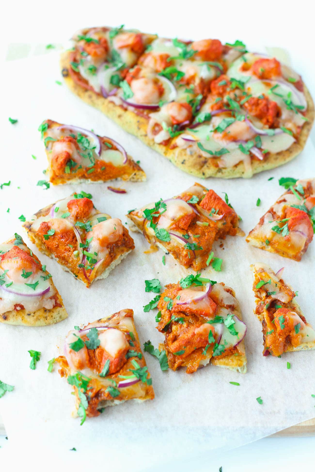 Chicken Tikka Naanza (Naan Pizza!) - That Spicy Chick