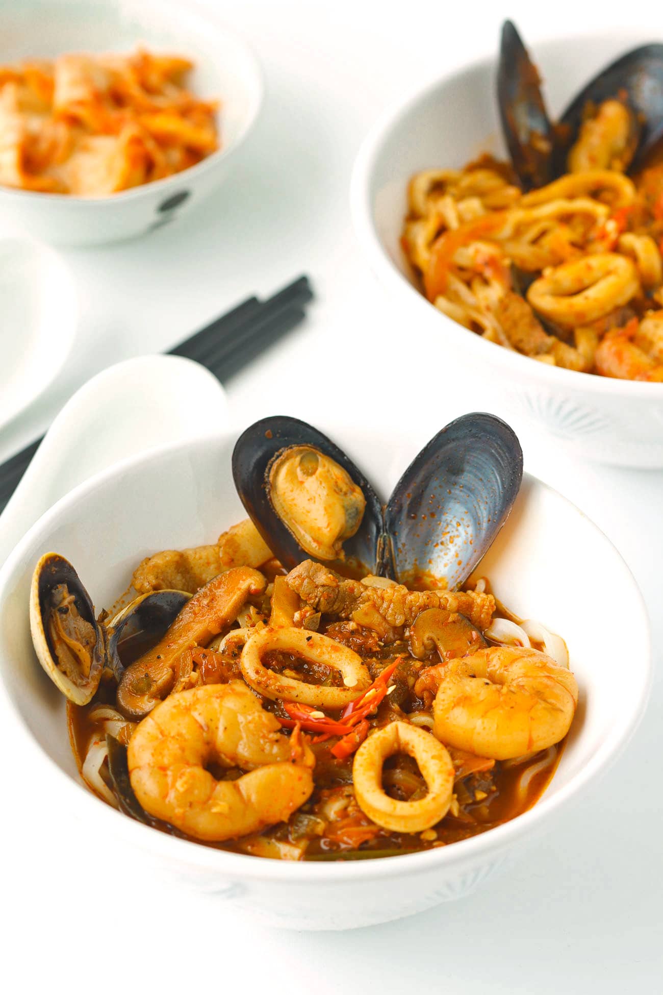 Spicy Korean Seafood Soup Noodles (Jjamppong) - That Spicy Chick