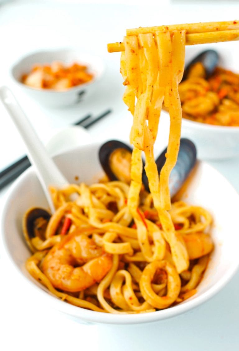 Spicy Korean Seafood Soup Noodles (Jjamppong) - That Spicy Chick