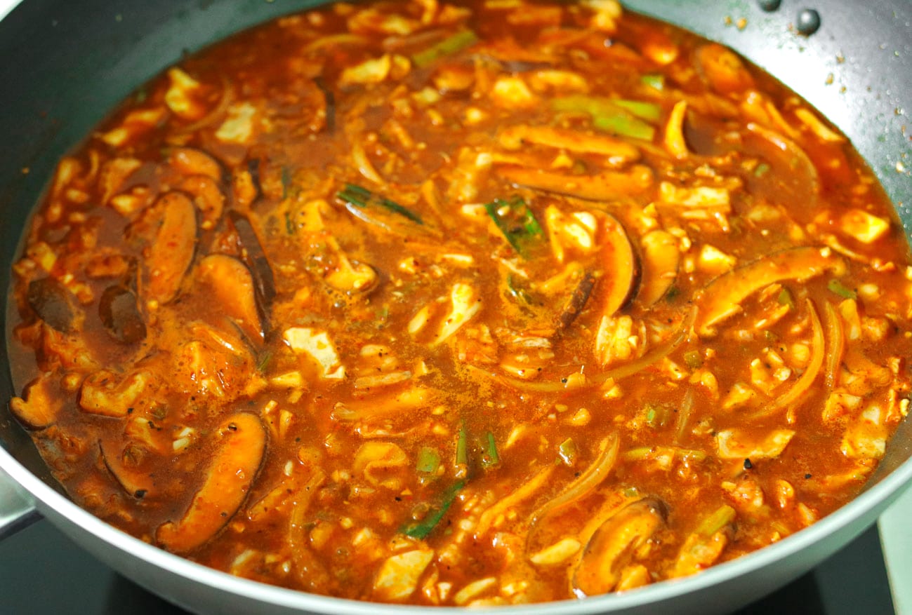 Spicy Korean Seafood Soup Noodles (Jjamppong) - That Spicy Chick