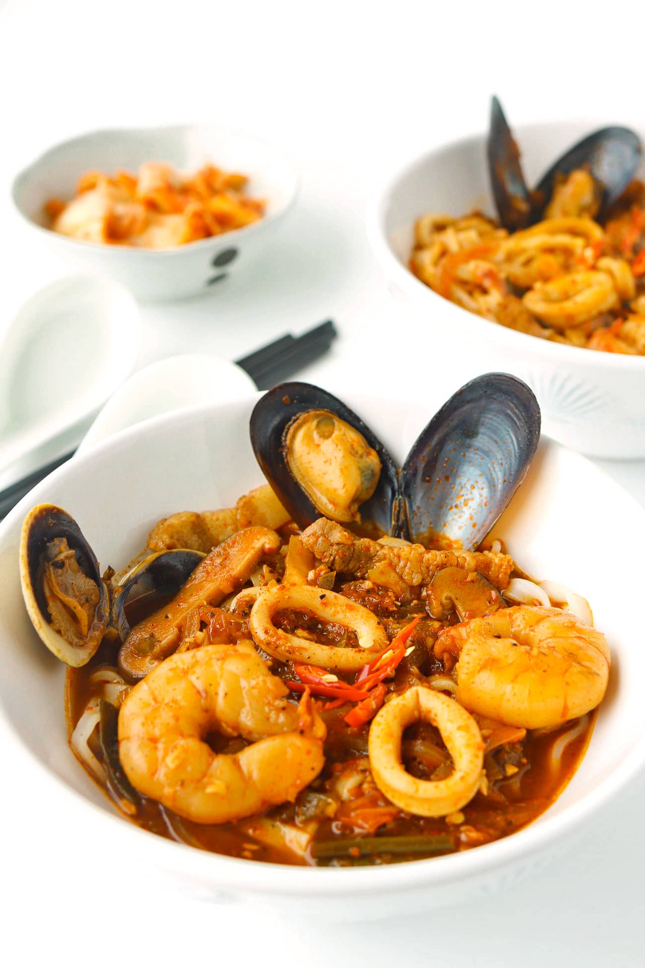 Spicy Korean Seafood Soup Noodles (Jjamppong) - That Spicy Chick