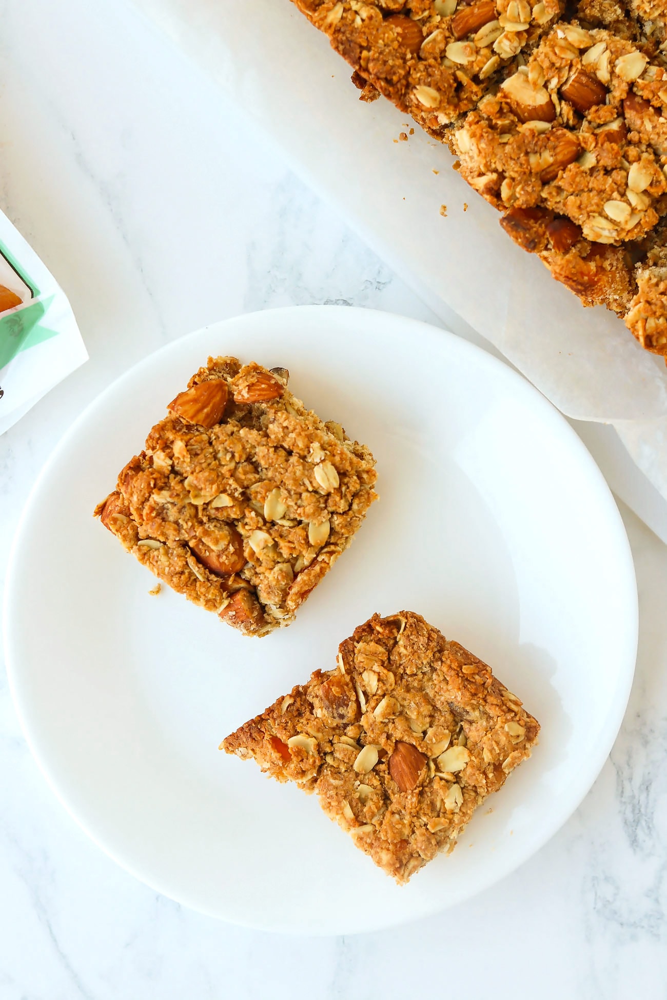Apricot Almond Oat Slice (Oat Bars) - That Spicy Chick