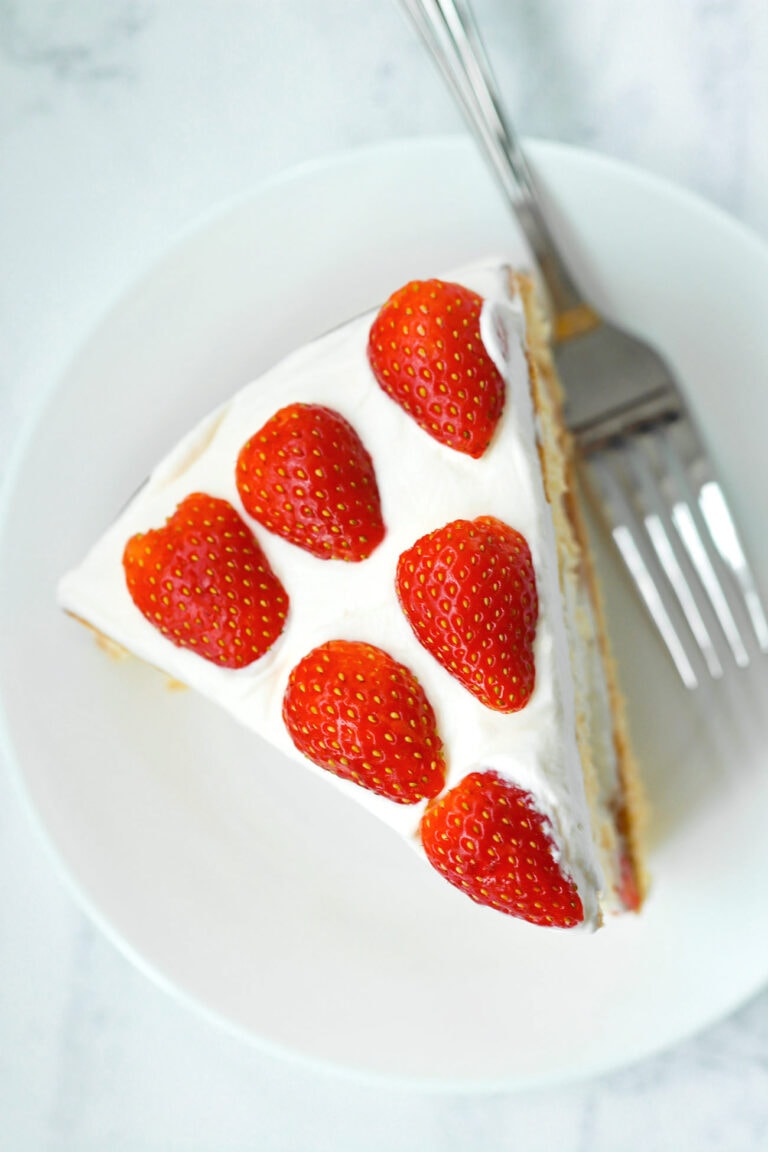 Strawberry Lemon Cream Cake - That Spicy Chick