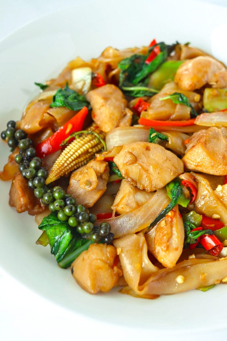 Pad Kee Mao Gai (Thai Drunken Noodles with Chicken) - That Spicy Chick