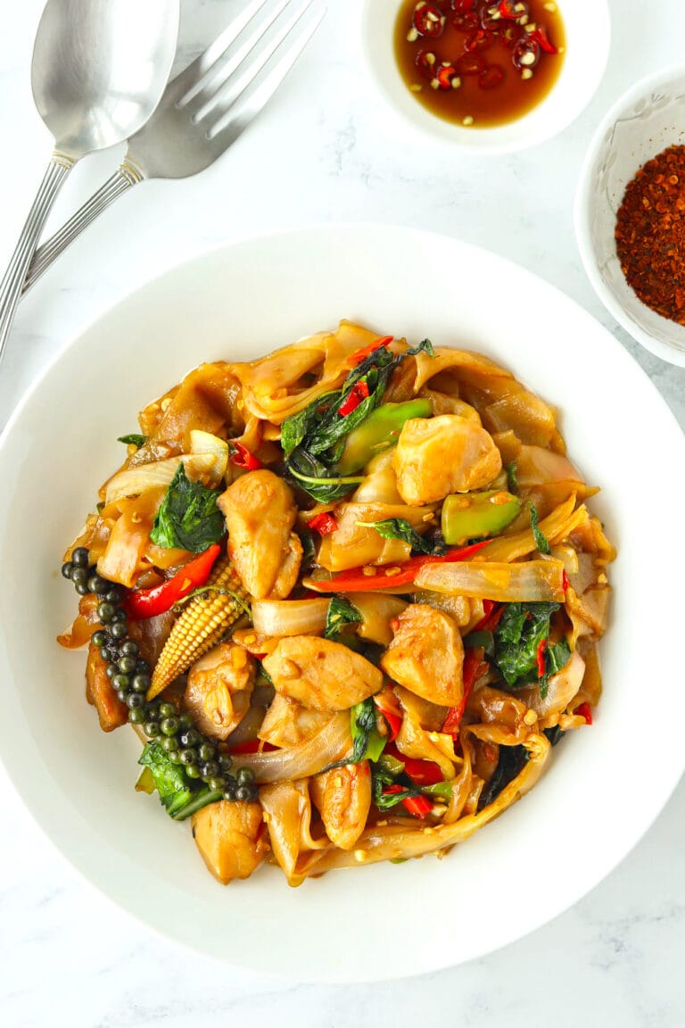 Pad Kee Mao Gai (Thai Drunken Noodles with Chicken) - That Spicy Chick