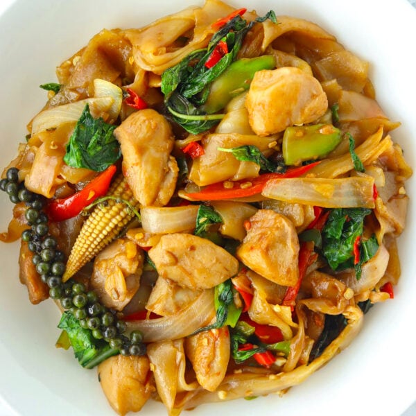 Pad Kee Mao Gai (Thai Drunken Noodles with Chicken) - That Spicy Chick
