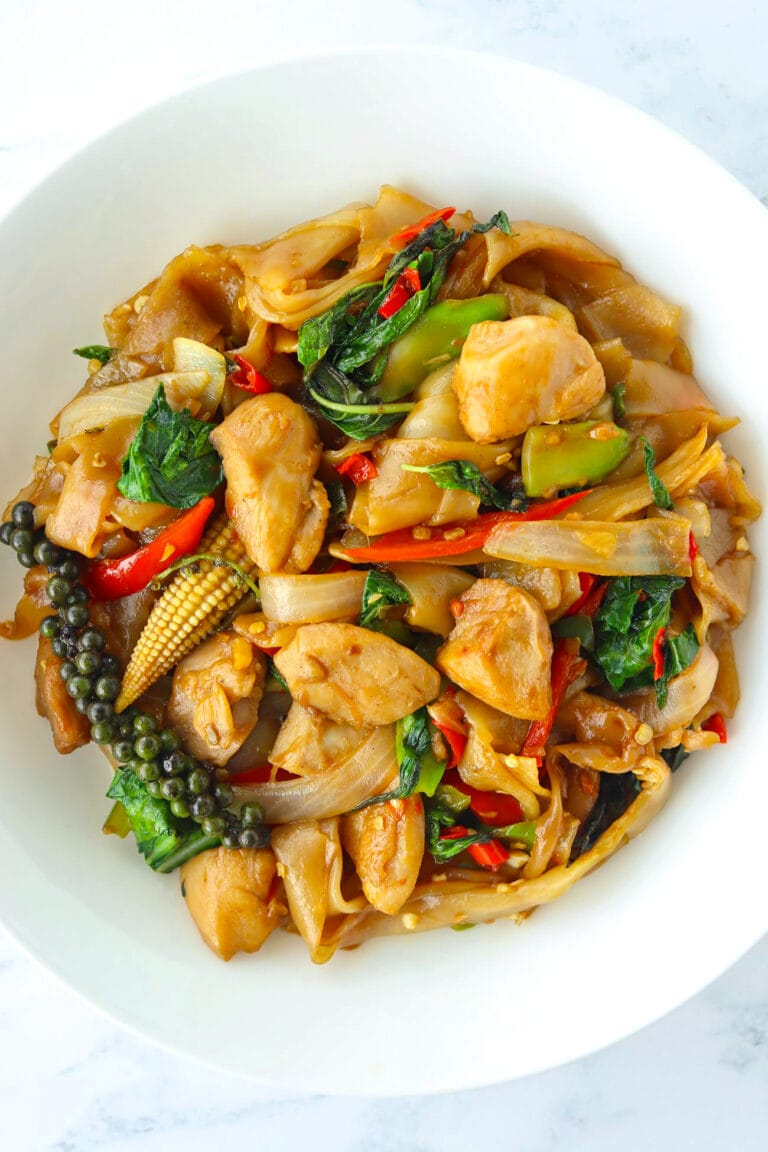 Pad Kee Mao Gai (Thai Drunken Noodles with Chicken) - That Spicy Chick