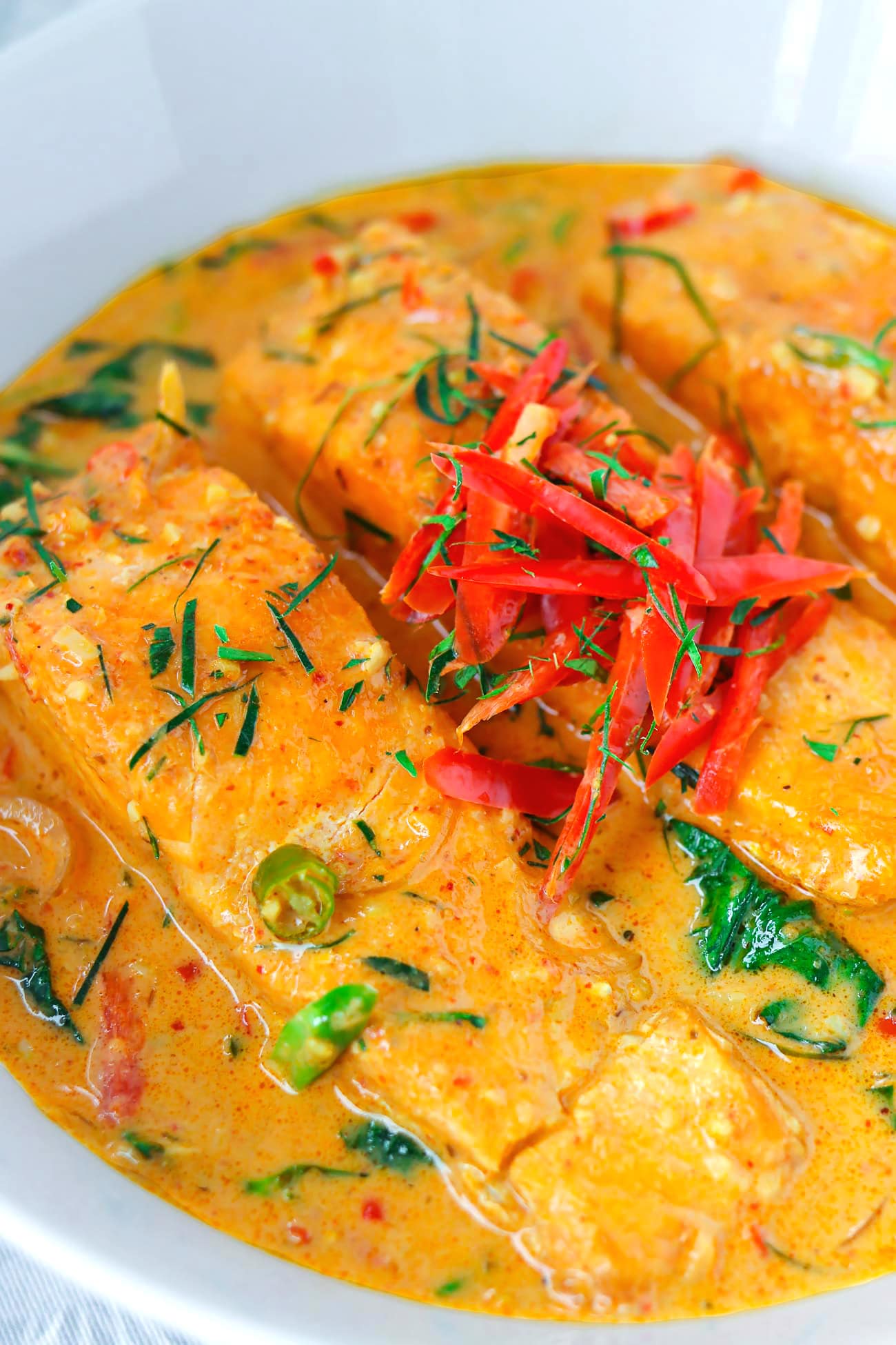 Choo Chee Salmon Curry (Easy 30 minute recipe!) - That Spicy Chick