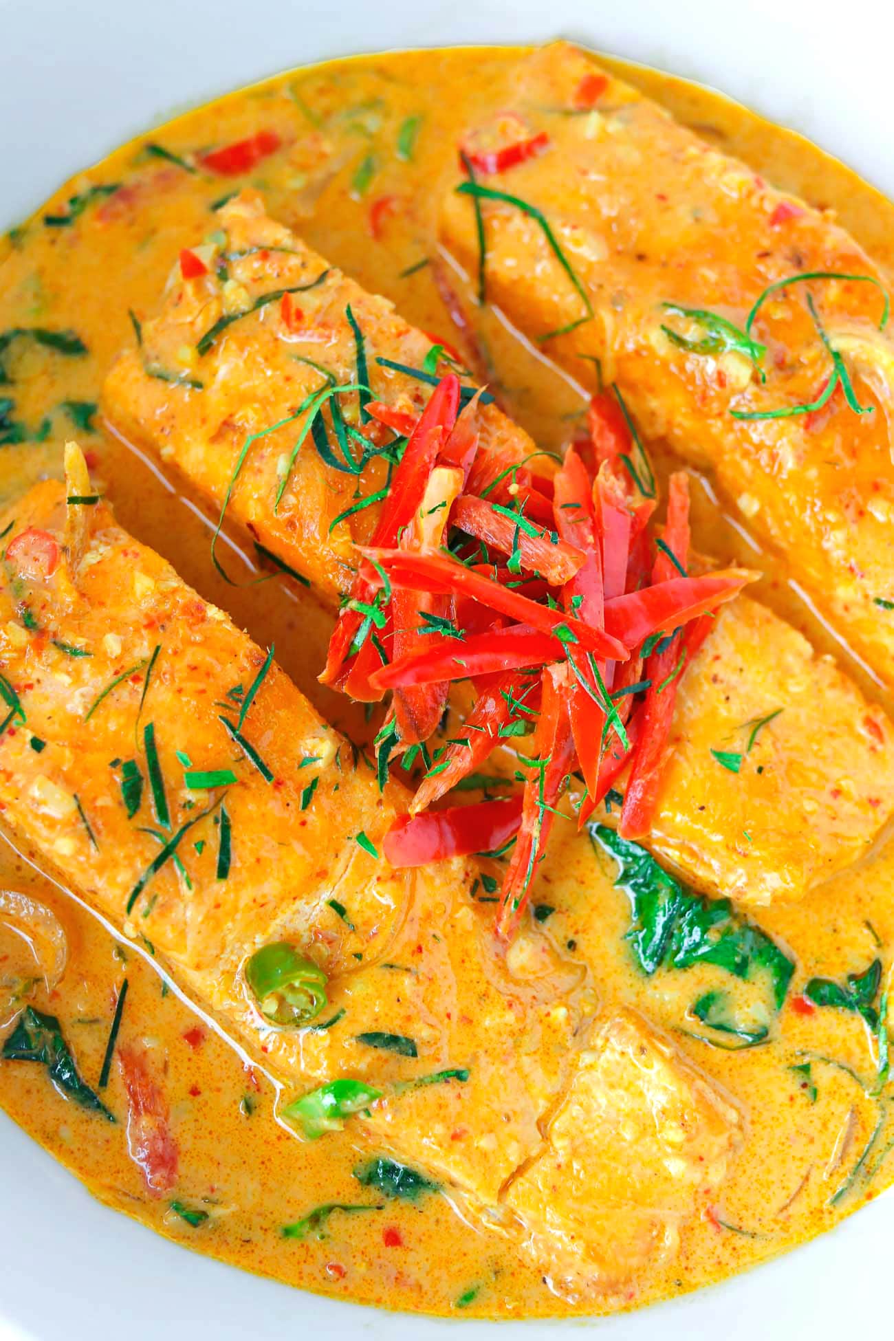 Choo Chee Salmon Curry (Easy 30 minute recipe!) - That Spicy Chick