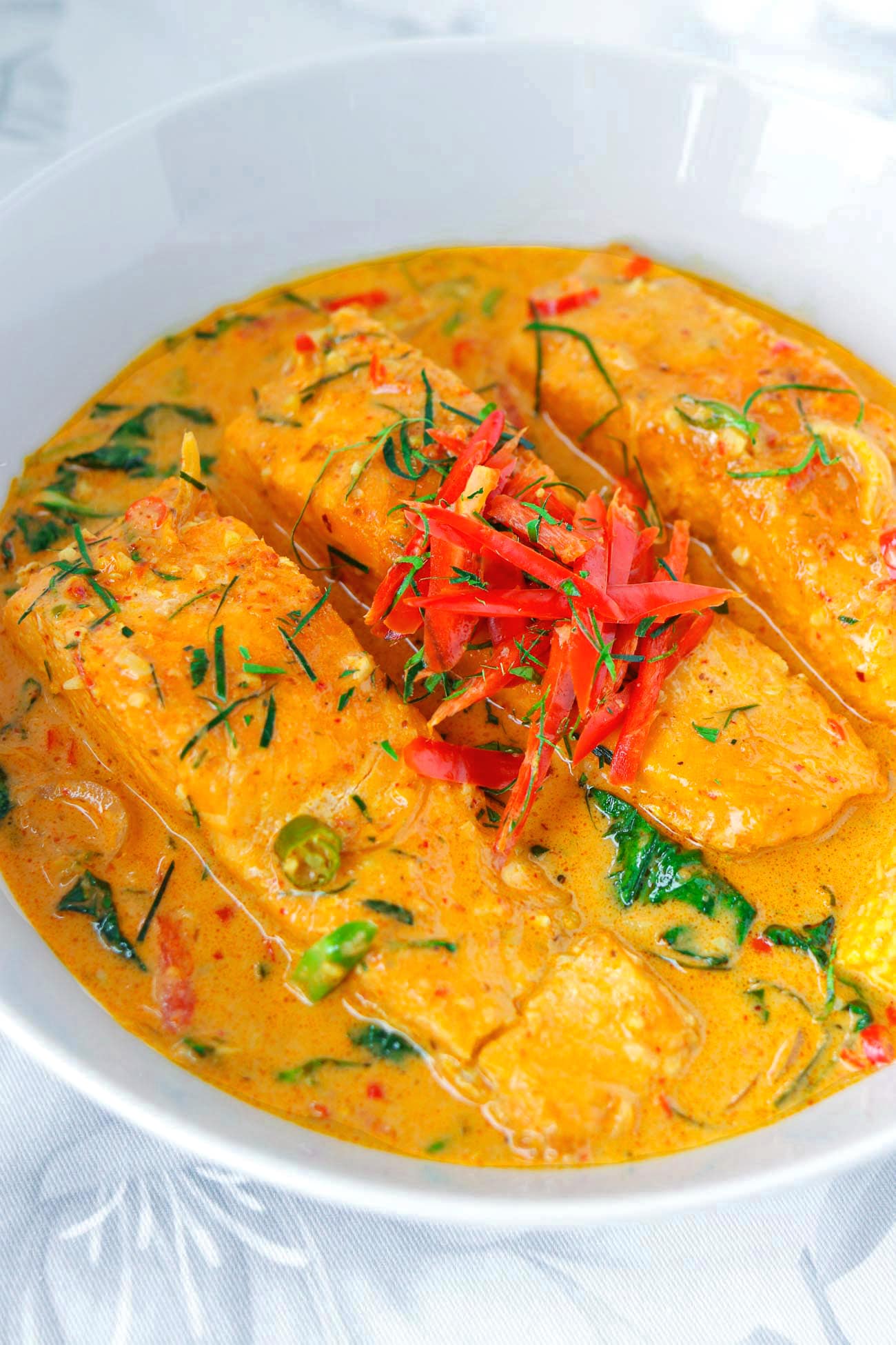 Choo Chee Salmon Curry (Easy 30 minute recipe!) - That Spicy Chick