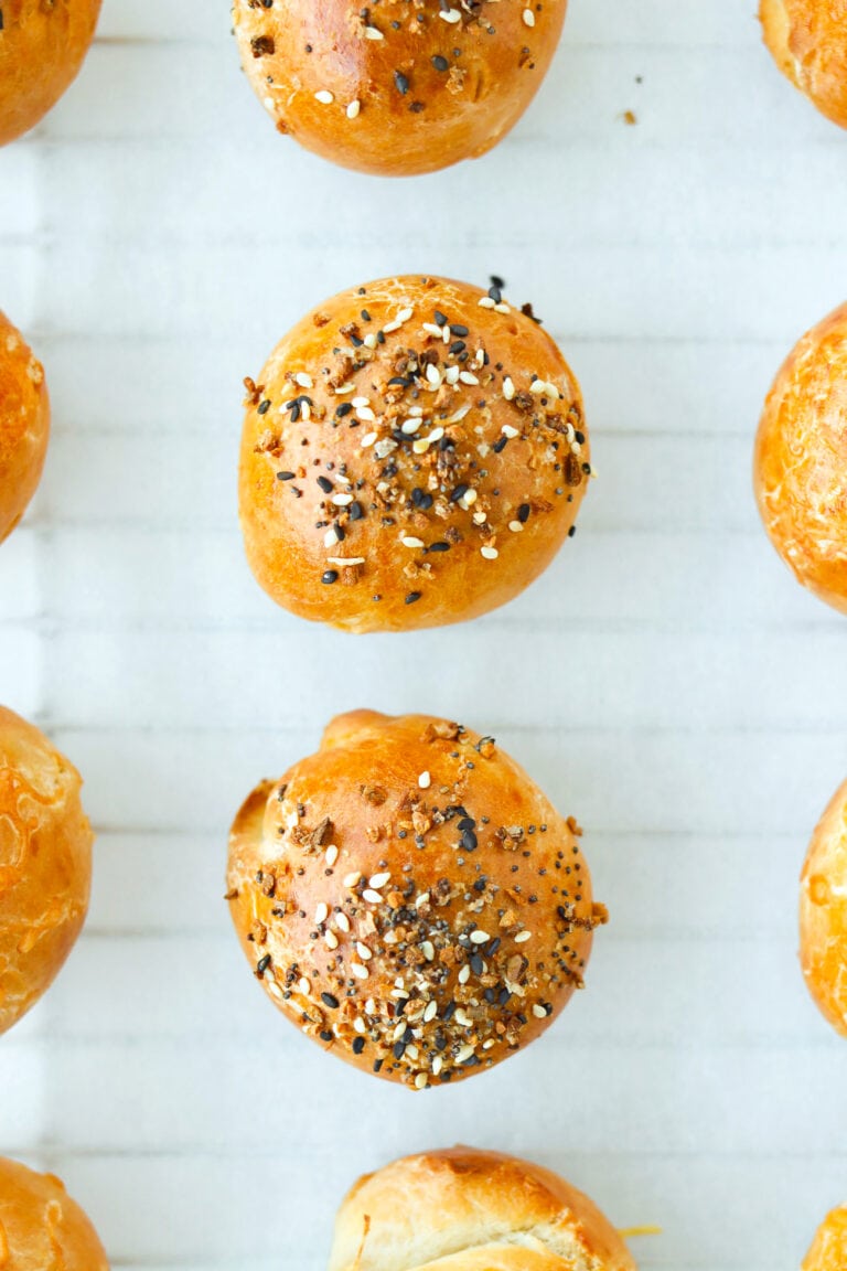Stuffed Bagel Bombs (made with Greek Yogurt Dough!) - That Spicy Chick