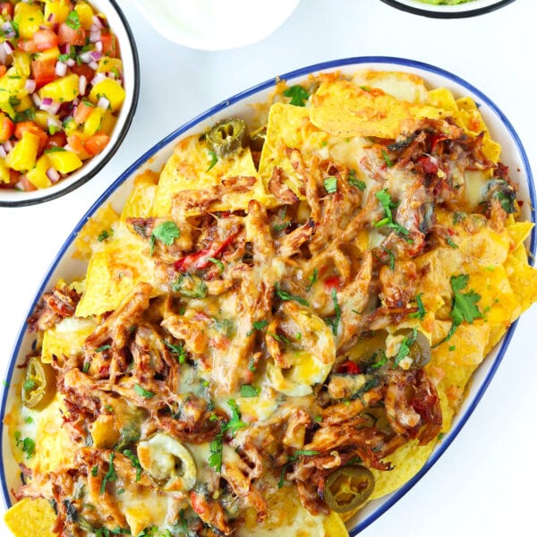 Chicken Tikka Naanza (Naan Pizza!) - That Spicy Chick