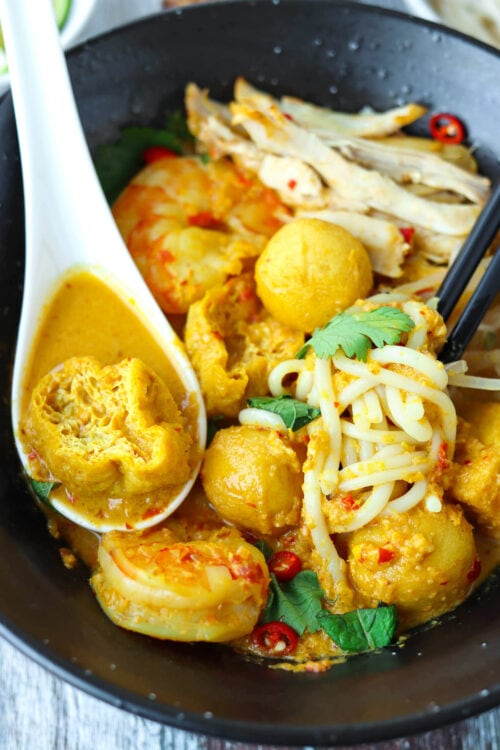 Spicy Curry Laksa (with homemade laksa paste!) - That Spicy Chick