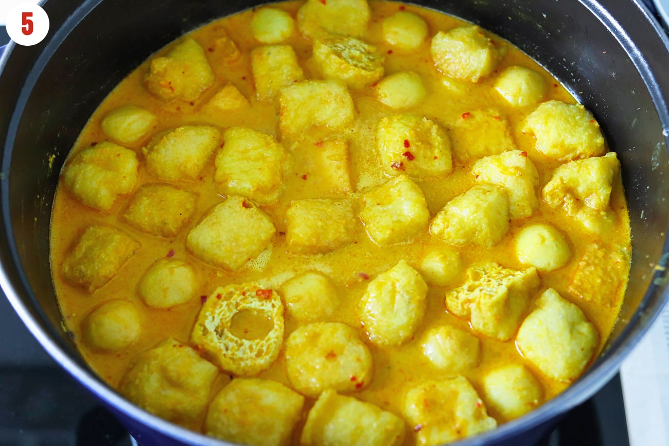 Spicy Curry Laksa (with homemade laksa paste!) - That Spicy Chick