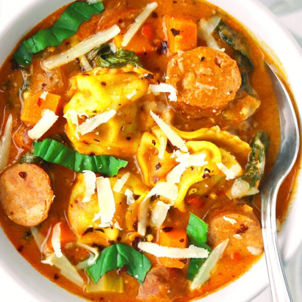 Creamy Rosé Tortellini Soup (Meal Prep Dream + Flexible!) - That Spicy ...