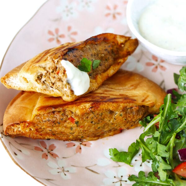 Spicy Meat Stuffed Pitas (Arayes) - That Spicy Chick