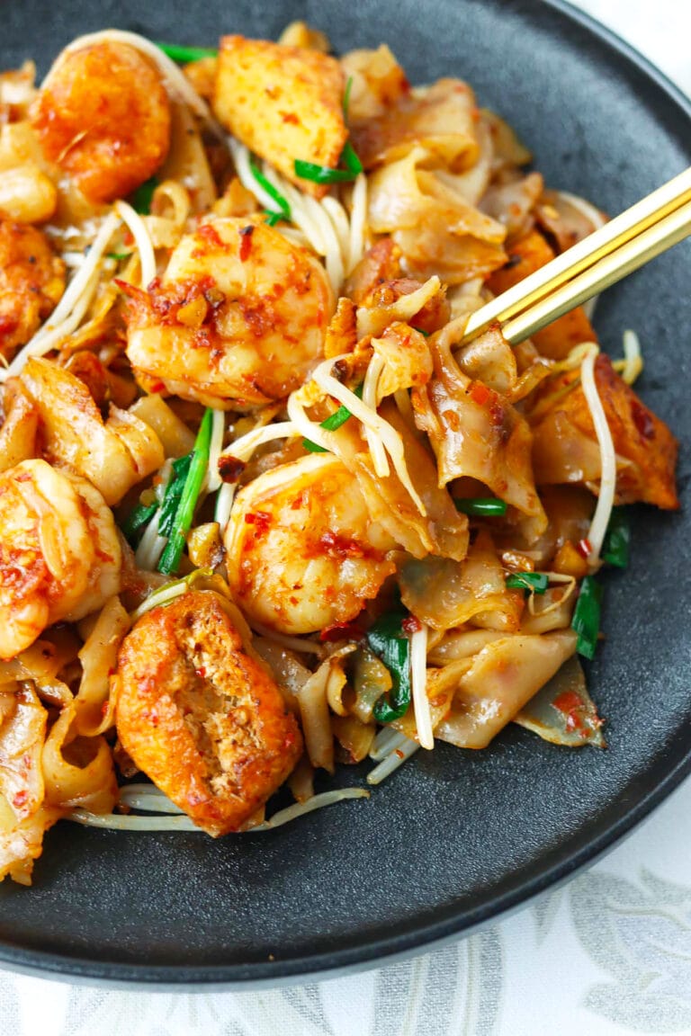 Char Kway Teow (Malaysian Flat Wide Rice Noodles Stir-fry) - That Spicy ...
