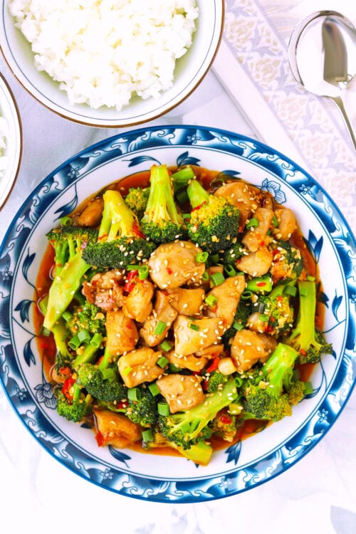 Chili Garlic Chicken and Broccoli Stir-fry - That Spicy Chick