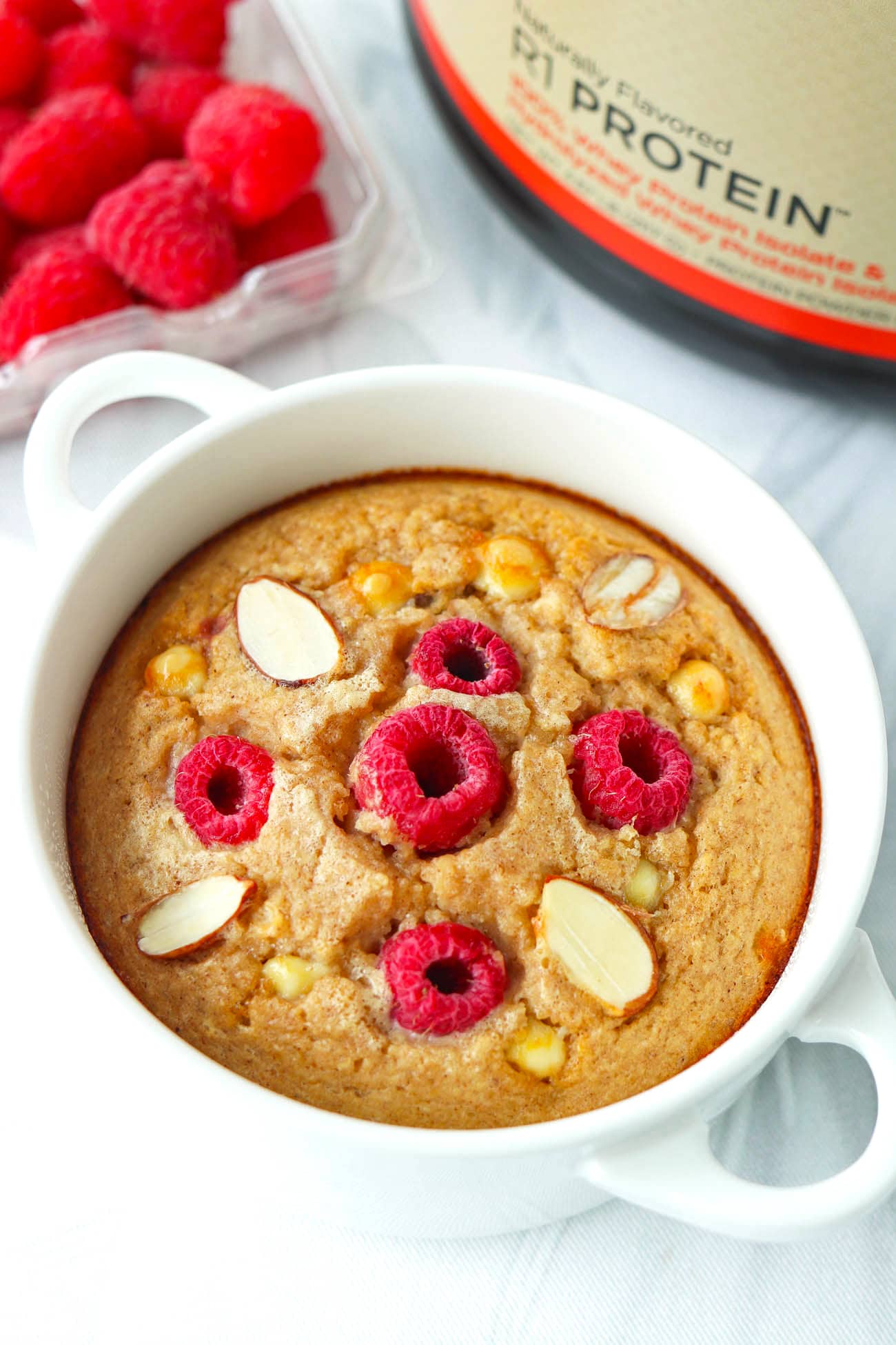 Raspberry White Chocolate Baked Oats - That Spicy Chick