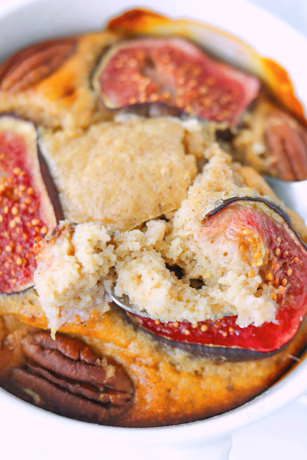 Almond Butter Baked Oats with Fresh Figs - That Spicy Chick