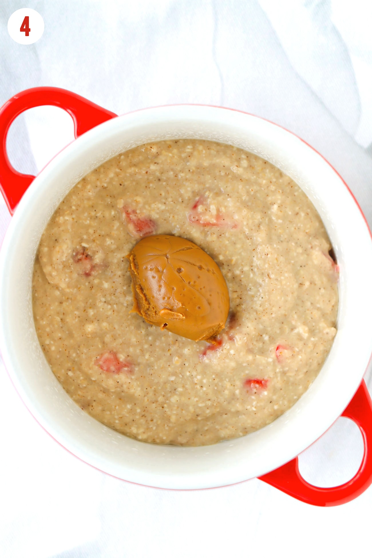 Biscoff Baked Oats with Strawberries - That Spicy Chick