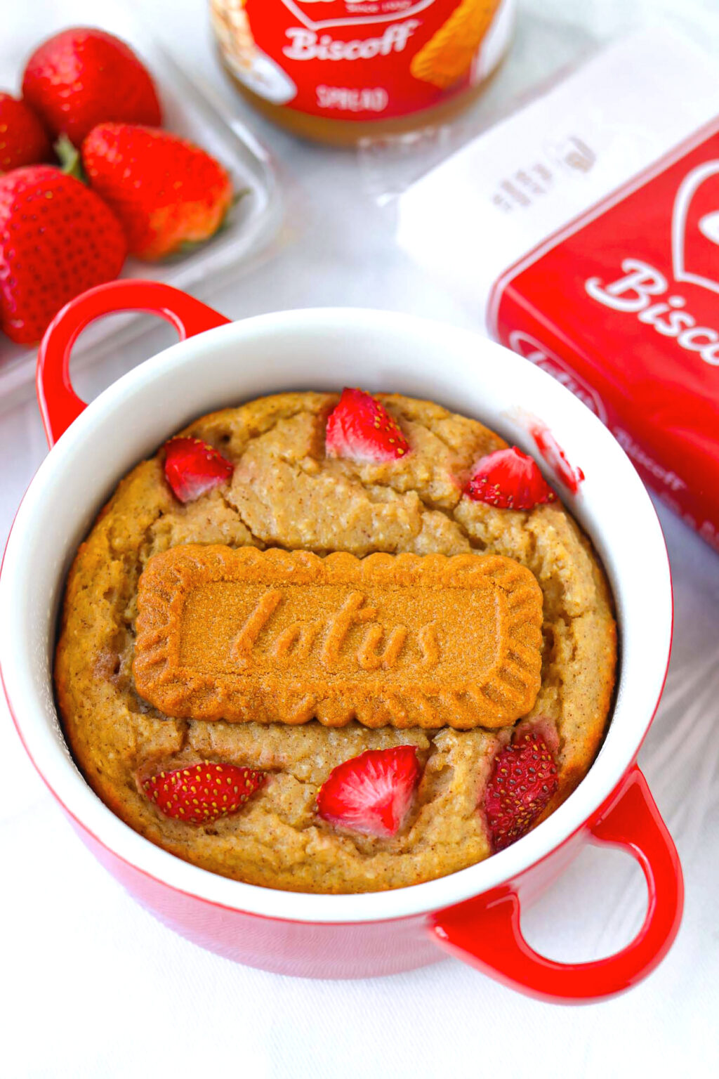 Biscoff Baked Oats with Strawberries - That Spicy Chick