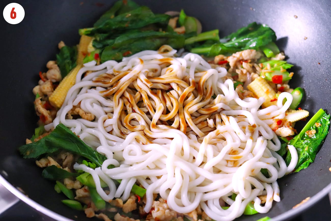 Drunken Udon Noodles (Thai Pad Kee Mao Udon) - That Spicy Chick