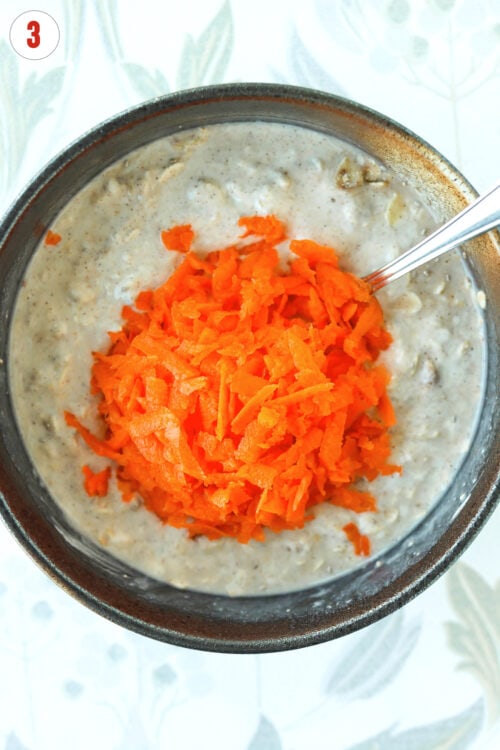Carrot Cake Overnight Oats (34 grams protein!) - That Spicy Chick