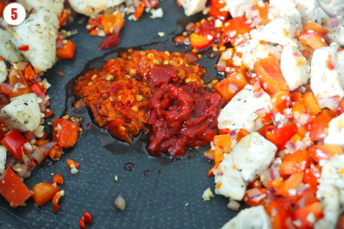 Spicy Chicken and Bacon Tomato Pasta - That Spicy Chick