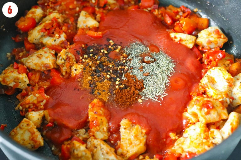 Spicy Chicken and Bacon Tomato Pasta - That Spicy Chick