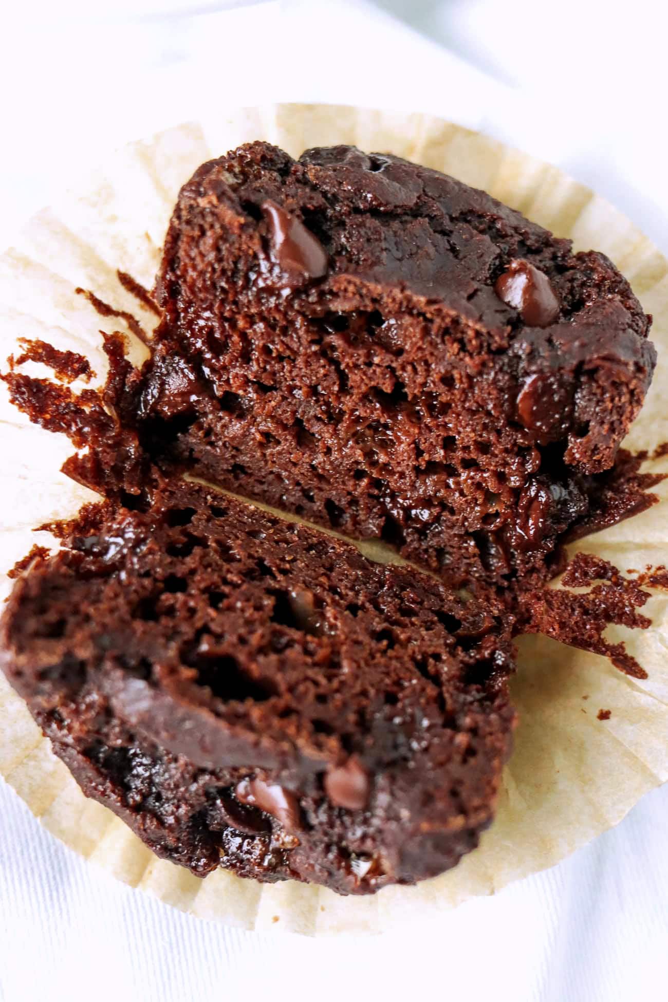 Chocolate Cottage Cheese Muffins - That Spicy Chick
