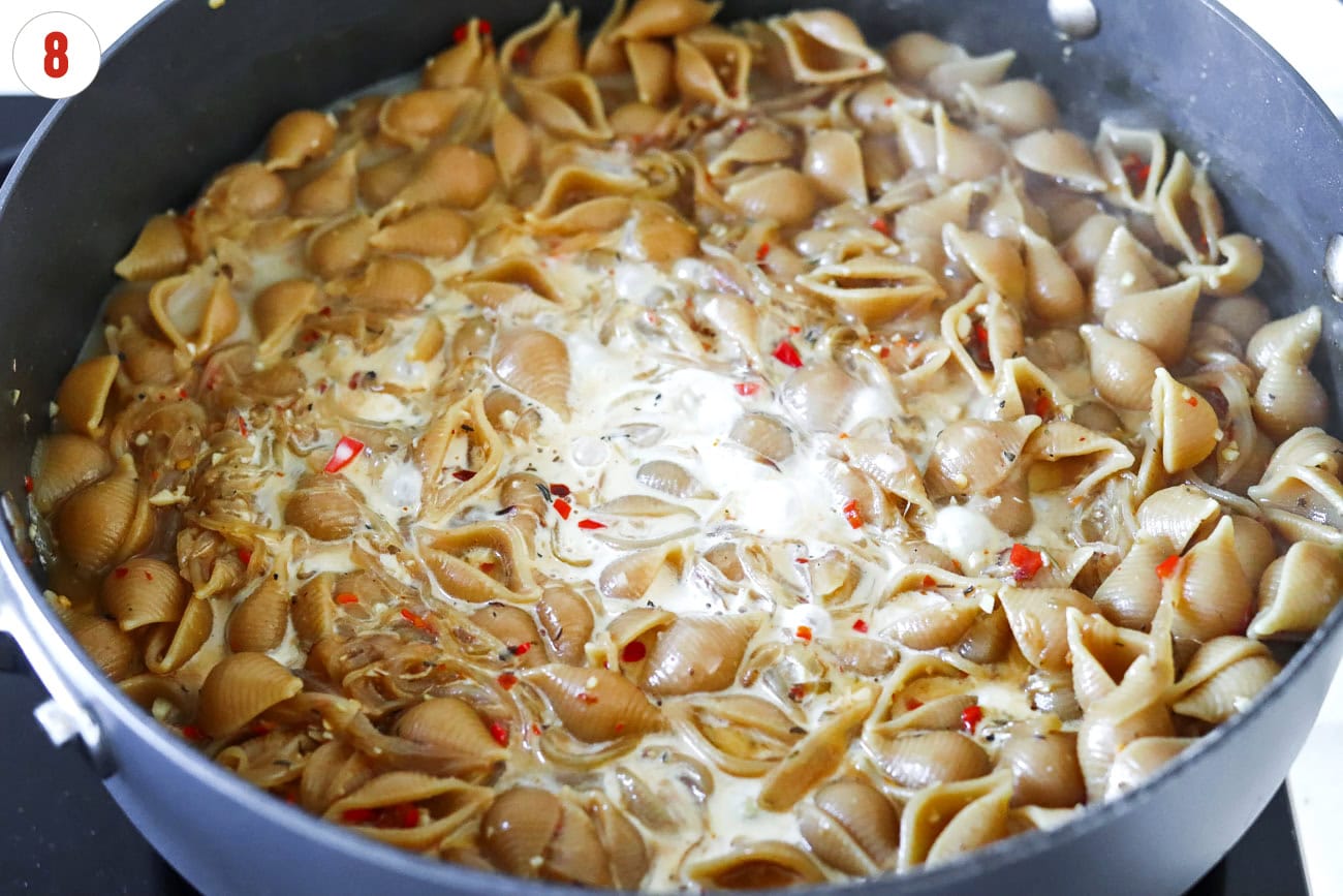 French Onion Chicken Pasta - That Spicy Chick