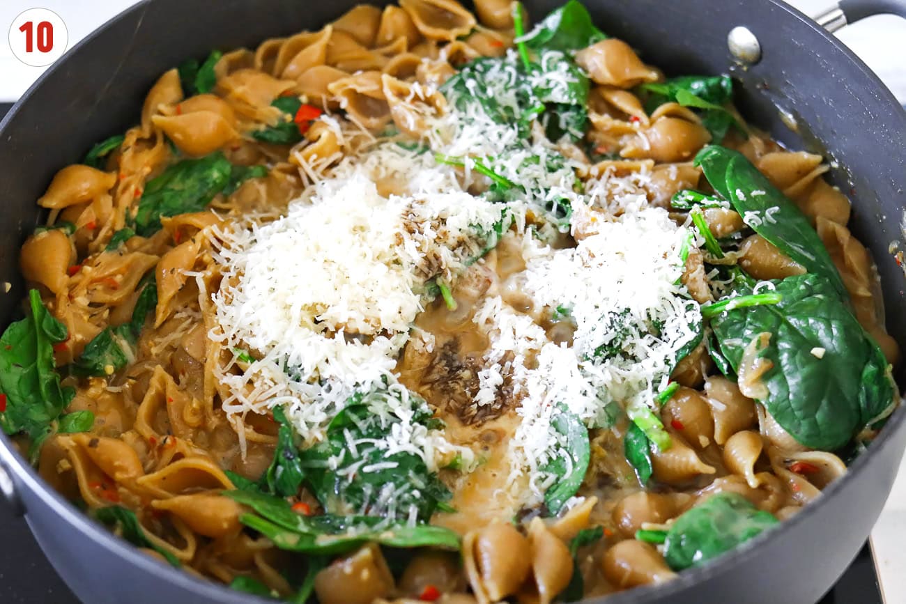 French Onion Chicken Pasta - That Spicy Chick