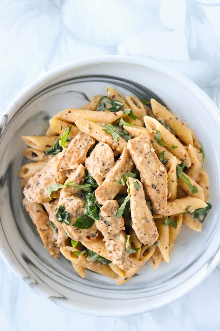 Creamy Garlic Parmesan Chicken Pasta - That Spicy Chick