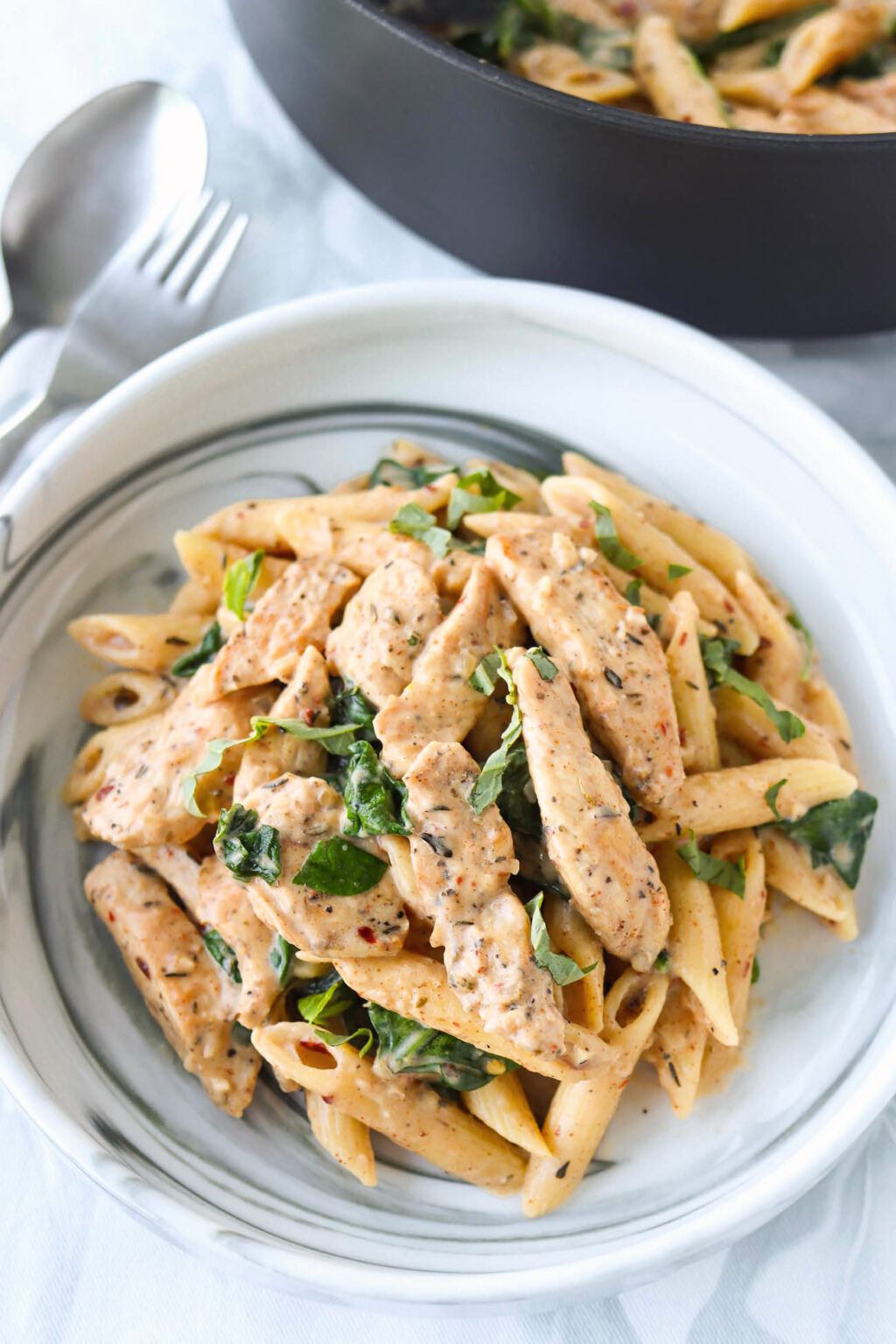 Creamy Garlic Parmesan Chicken Pasta - That Spicy Chick