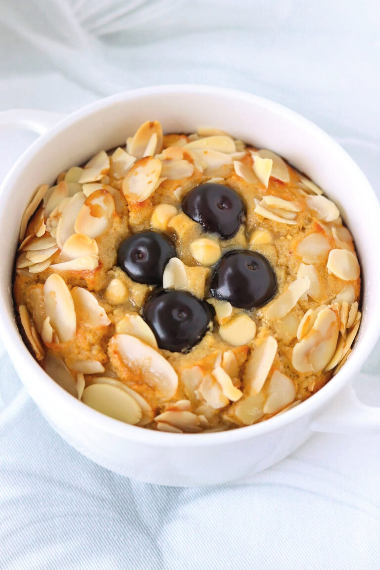 Almond Croissant Baked Oats - That Spicy Chick