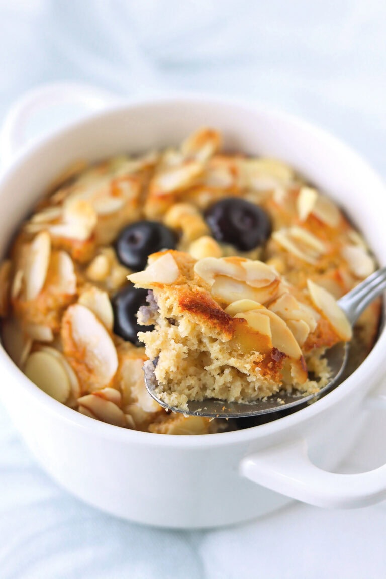 Almond Croissant Baked Oats - That Spicy Chick