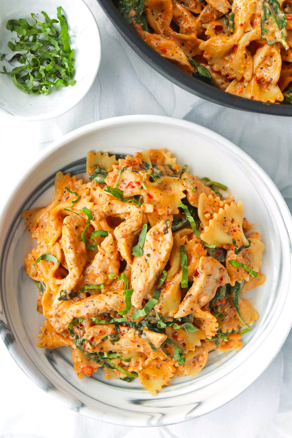 Creamy Red Pesto Pasta with Chicken - That Spicy Chick
