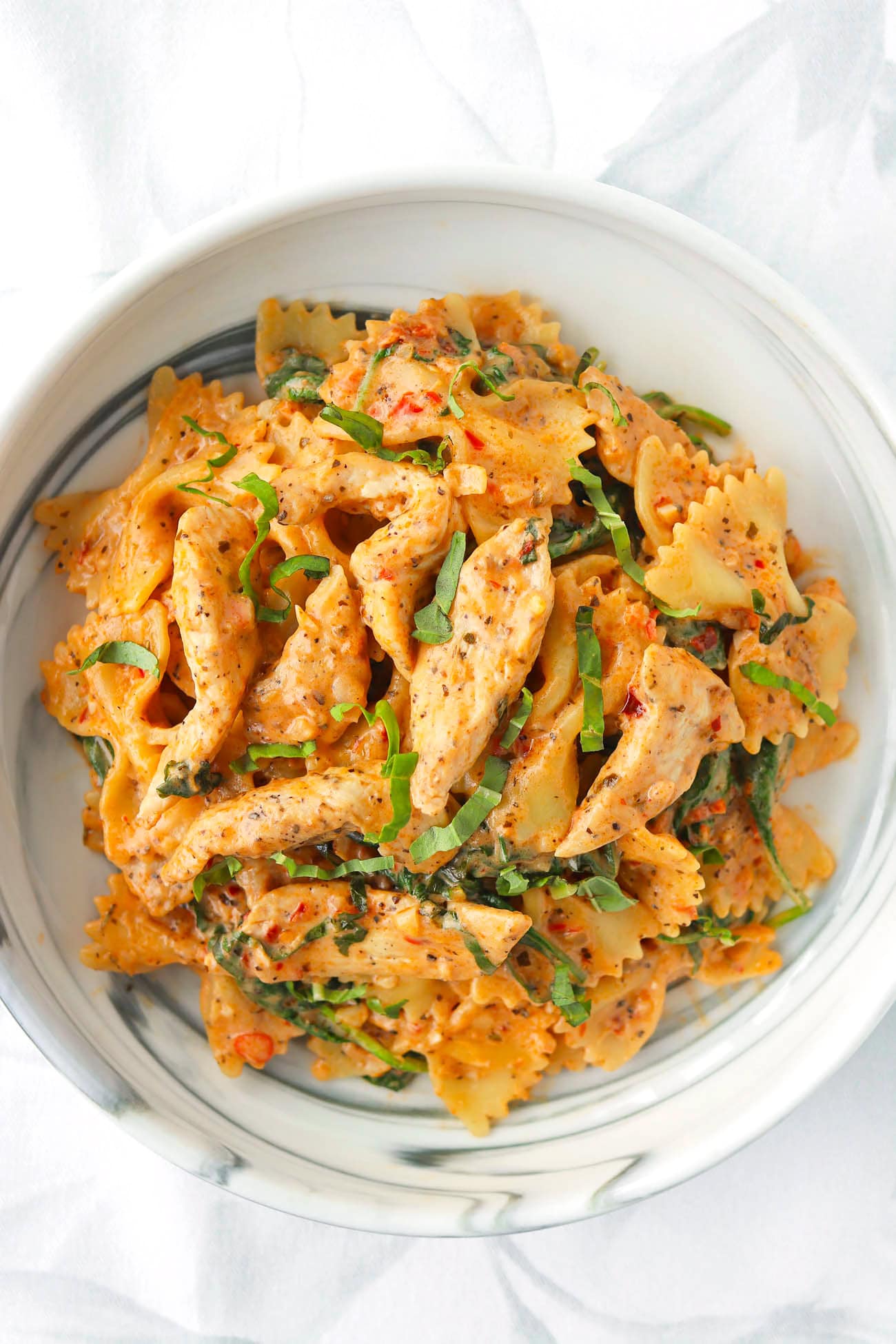 Creamy Red Pesto Pasta with Chicken - That Spicy Chick